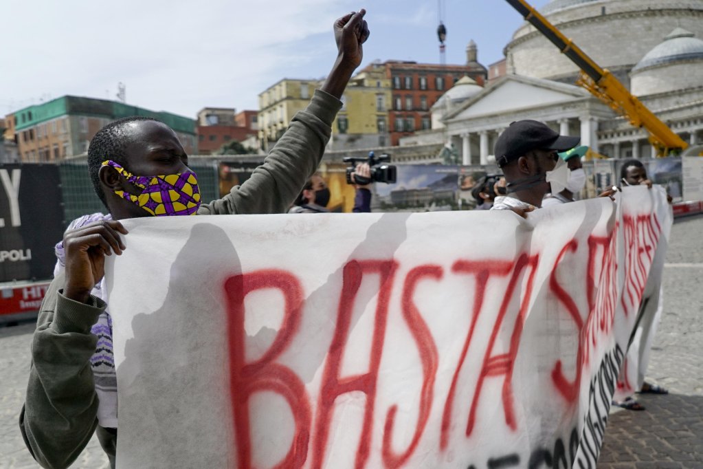 Migrants in Italy: NGOs denounce regularization delays - InfoMigrants