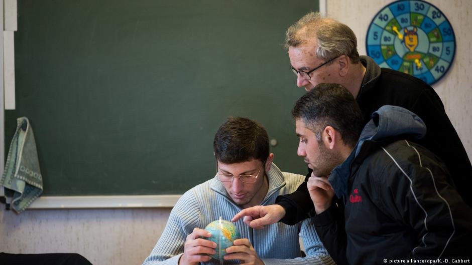 Refugee help: many volunteers have bailed - InfoMigrants