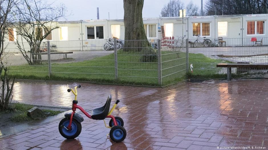 One-stop asylum-seeker processing centers planned for Germany ...