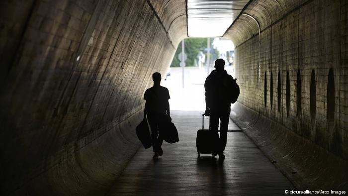 Germany: Net migration drops to less than half a million in 2017 ...