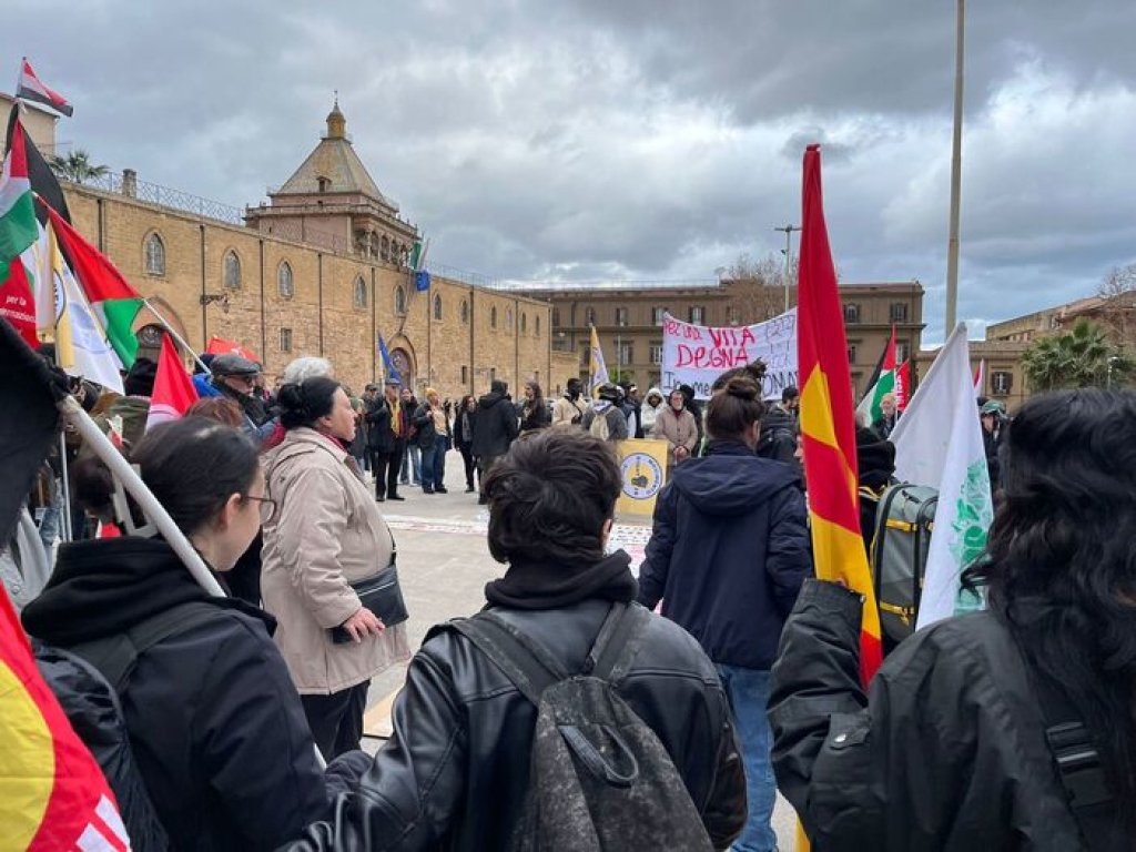 Italy: Migrants protest in Palermo to demand residence permits ...