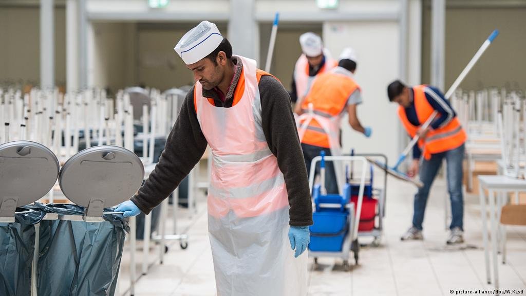 Bavaria plans to boost number of low-paid jobs for asylum seeker ...