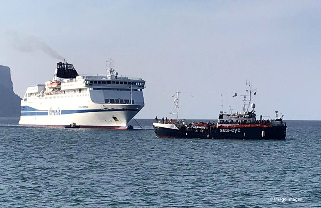 Quarantine ends for migrants aboard Italian ferry off Palermo ...