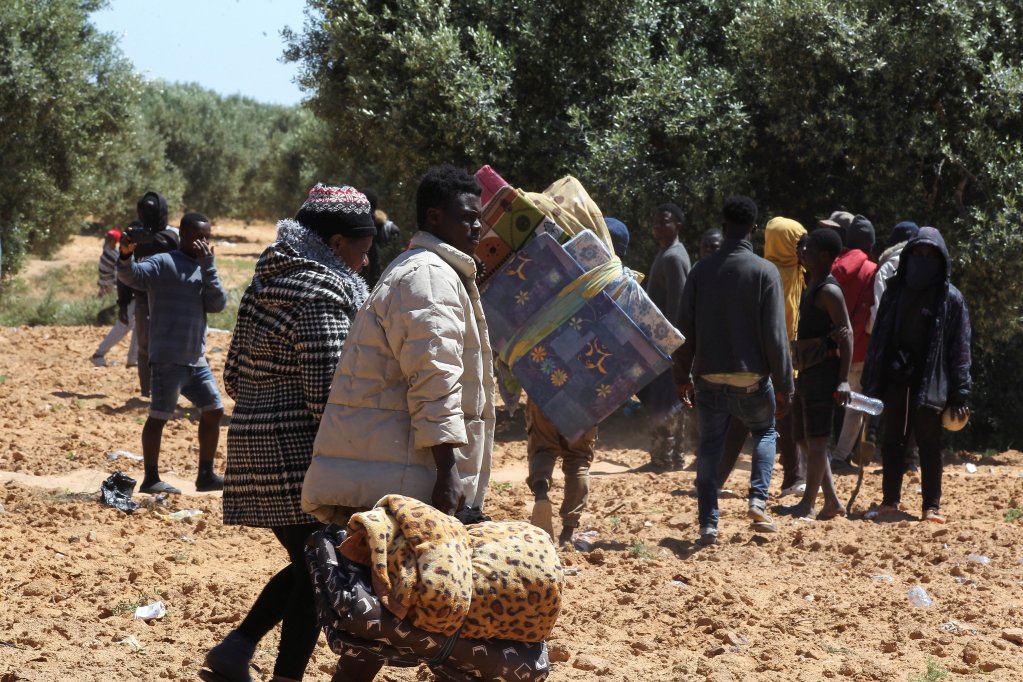 Tunisie : libération de deux humanitaires poursuivis pour aide aux ...