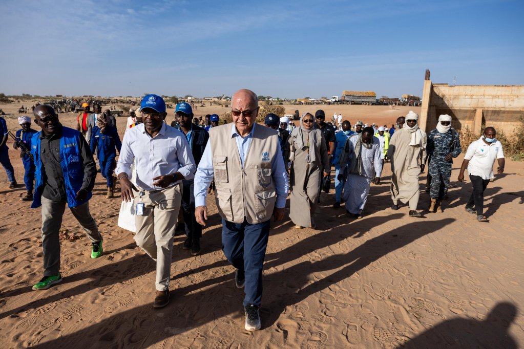 Tchad : en visite dans les camps de réfugiés soudanais, le chef du HCR ...