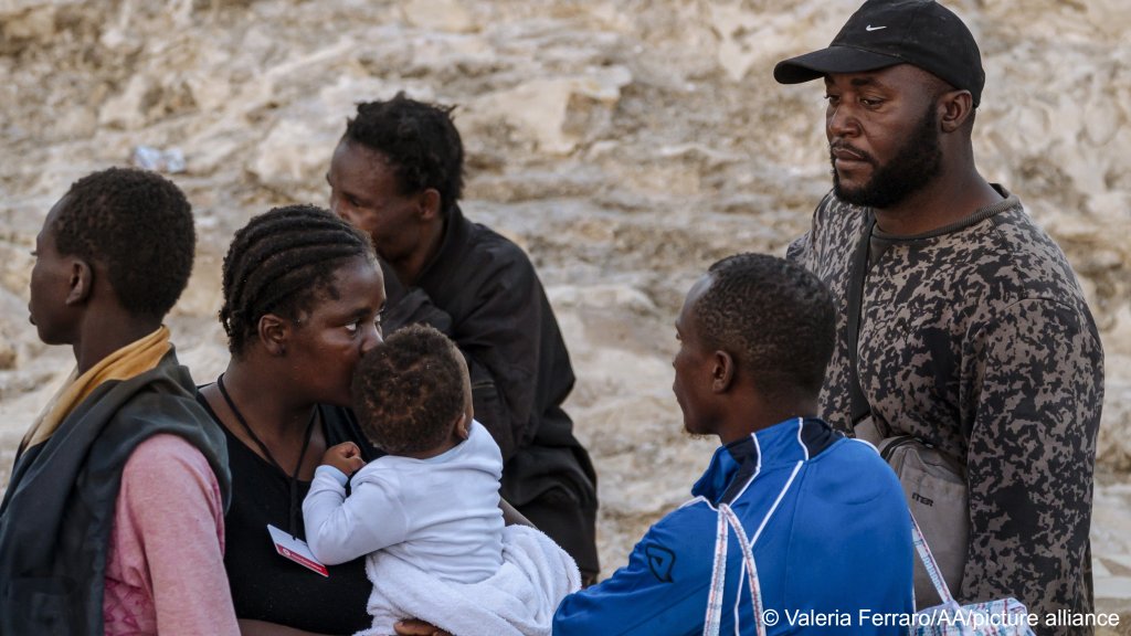 Newborn found dead on migrant boat - InfoMigrants