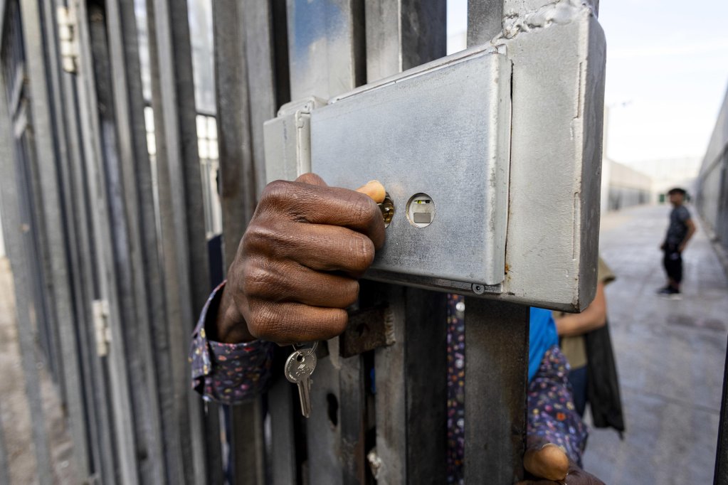 Italian lawyers call Bari repatriation center 'cage of lions ...