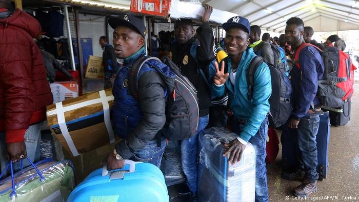 Le quotidien des migrants au Sénégal, pays de transit - InfoMigrants