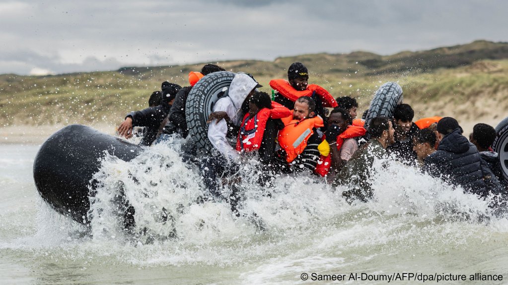 A fraction of migrant arrivals to the UK come on small boats - InfoMigrants