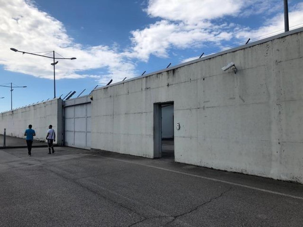 Revolt in Italian migrant repatriation center, three arrested ...