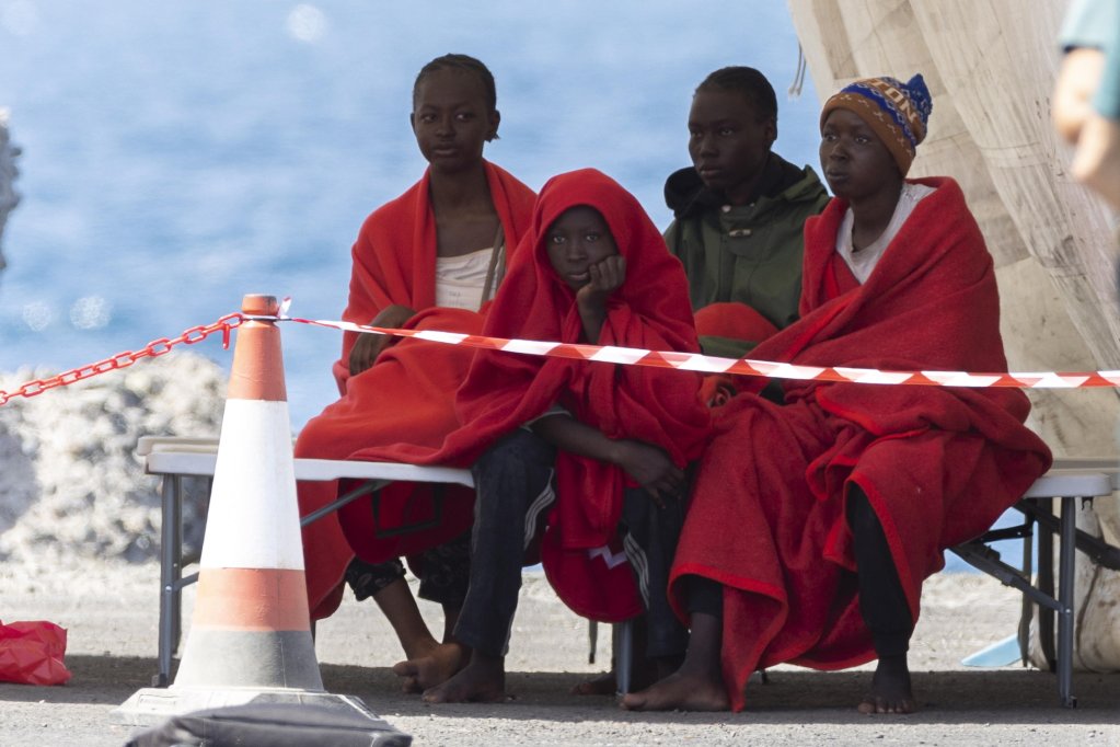 Migrant minors center in the Canary Islands seized, ten arrested ...