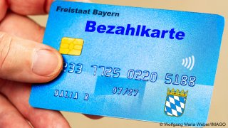 Germany to introduce payment cards for asylum seekers - InfoMigrants