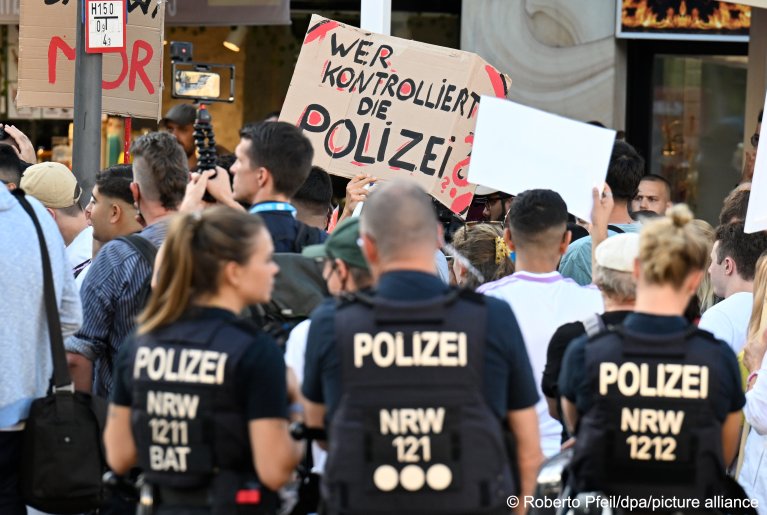 German police officers charged over refugee teenager death - InfoMigrants