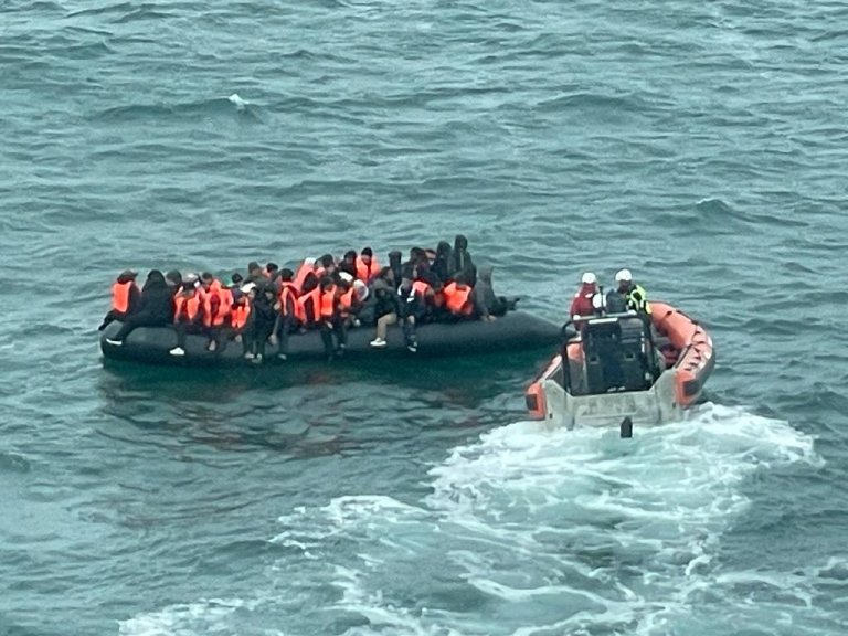 France stops 140 migrants from crossing English Channel - InfoMigrants