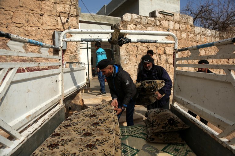 Turkey and Syrian government clash, thousands flee Idlib - InfoMigrants