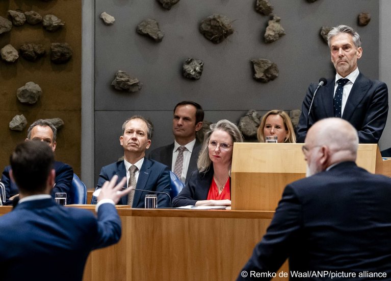 Dutch prime minister vows to reduce immigration, denies cabinet is ...