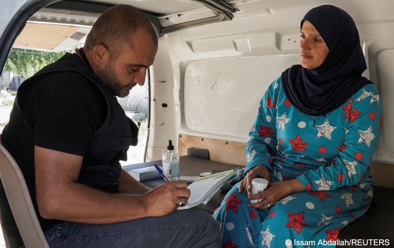 Lebanon: Syrian doctor delivers healthcare to refugees in mobile clinic ...