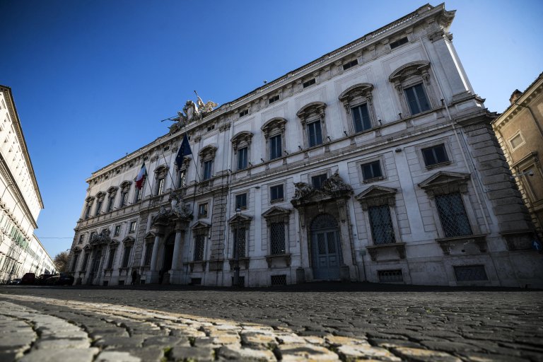 Italy Court rules on state allowance for non-EU citizens - InfoMigrants