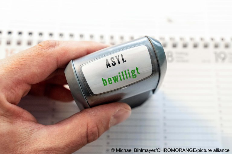 German state plans to intensify confiscation of valuables from asylum ...