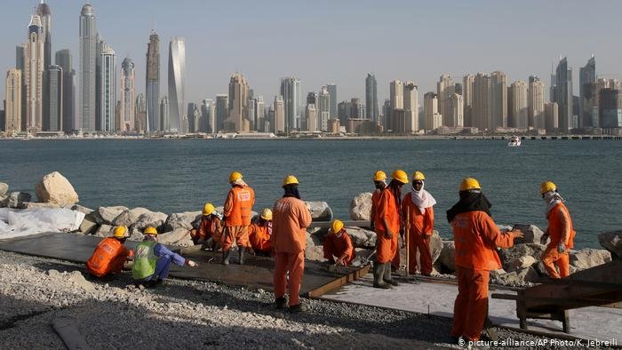 Coronavirus deepens risks for migrant workers in the Gulf - InfoMigrants