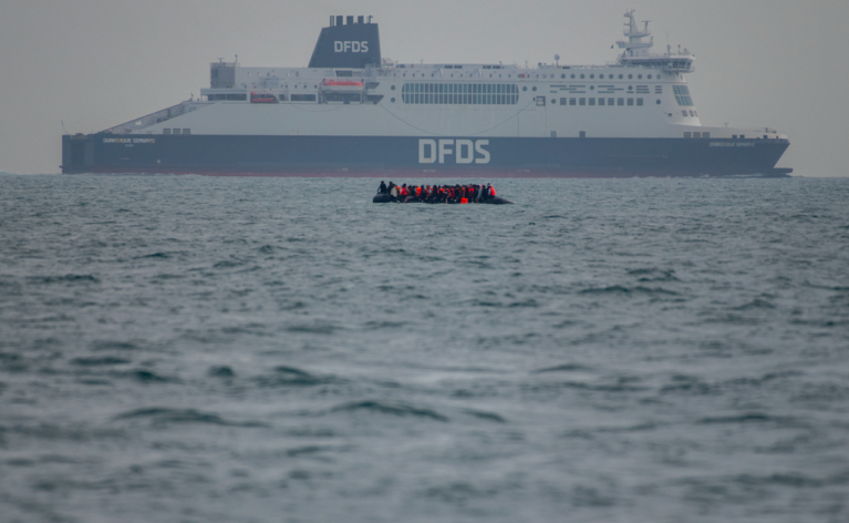 Nearly 500 migrants crossed Channel in small boats in a single day ...