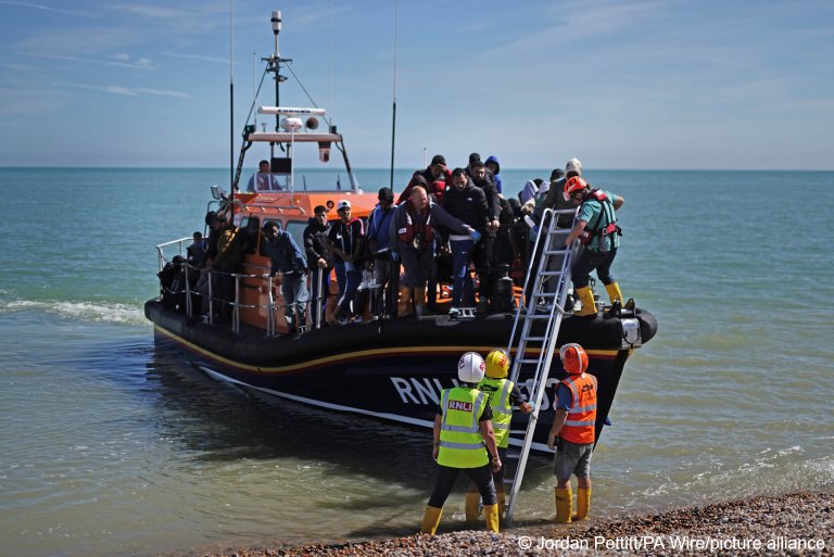 English Channel: Summer sees migrants risk all to reach UK via unstable ...
