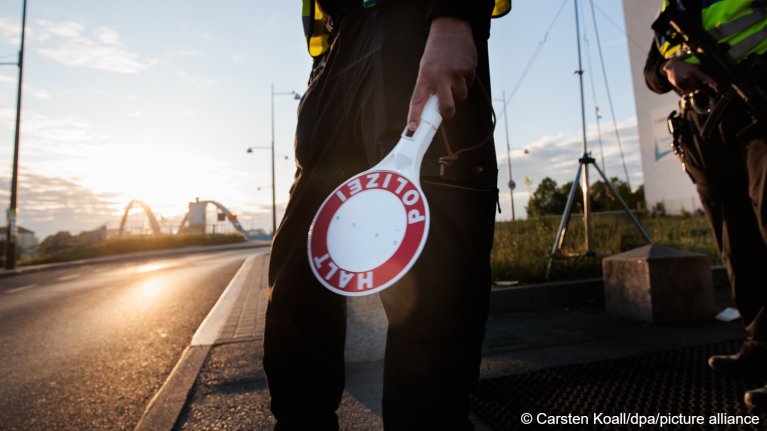 Rejection of asylum seekers at border: German government defies court ...