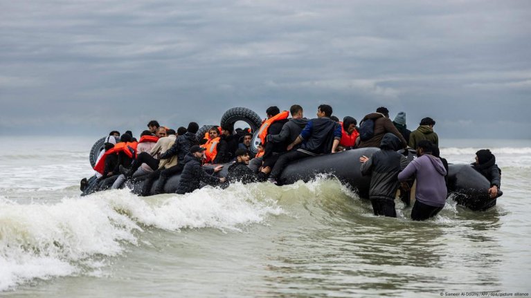 UK channel crossings surge by 25% in 2024 - InfoMigrants