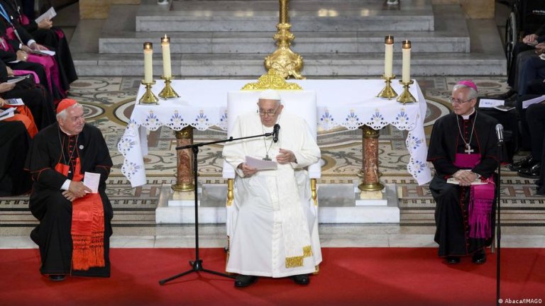Pope Francis calls on Europe to welcome migrants - InfoMigrants