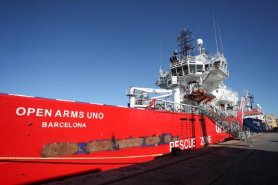 Open Arms' new flagship vessel rescues 101 migrants in first mission ...