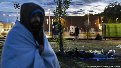Dutch court orders government to clean up inhumane immigration centers ...