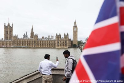 UK: Government to refuse citizenship for undocumented migrants ...
