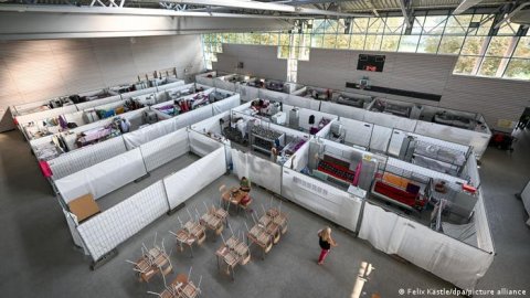 Over a million refugees and asylum seekers in Germany: How will it ...