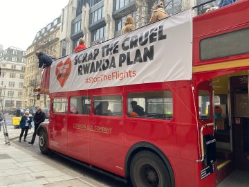UK: More protests against government's Rwanda policy - InfoMigrants